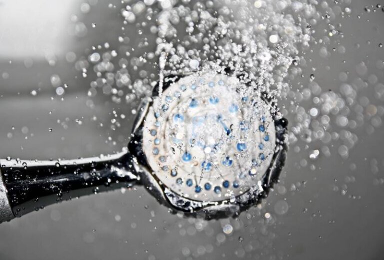How Do Astronauts Shower In Space? - LunarSail.com