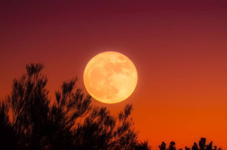 Changing Colors of The Moon Explained - LunarSail.com