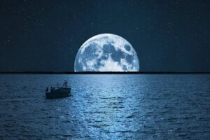 The Moon and Ocean Relationship - Explained - LunarSail.com